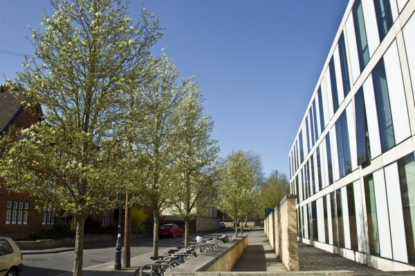 Dr Yuna Han awarded the 2016 Dasturzada Dr Jal Pavry Memorial Prize | DPIR